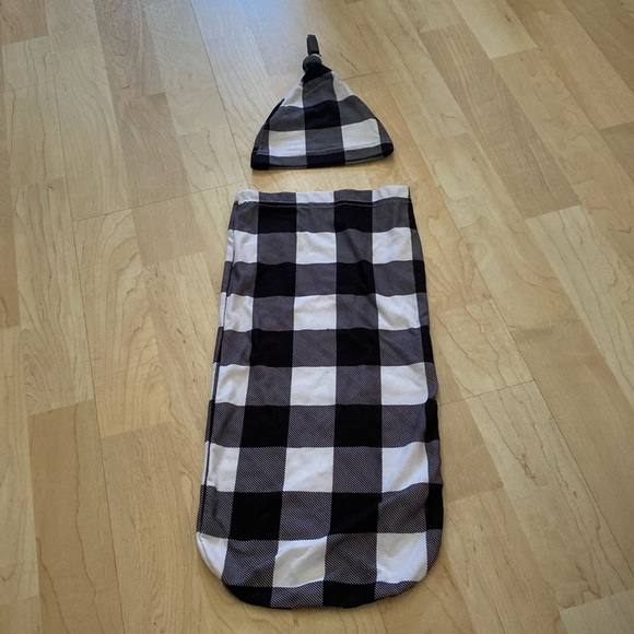 Itzy Ritzy | Accessories | Itzy Ritzy Newborn Swaddle And Hat Black And ...
